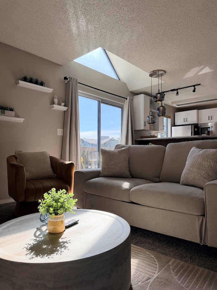 Remodeled 2 Bed, 2 Bath | Near Denver W Gym - Centennial, CO