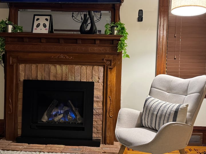 Cozy Victorian Suite | Near Falls + Free Parking - Niagara Falls