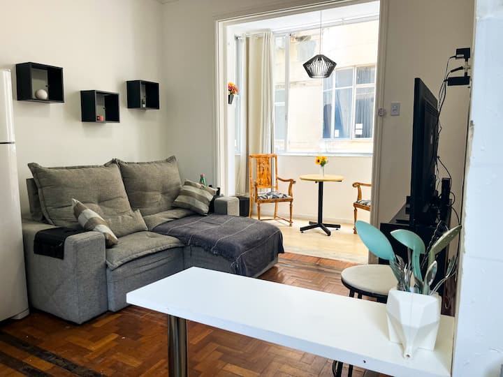 Novidade No Posto 5 C/varanda Próx. Praia E Metrô - Ipanema