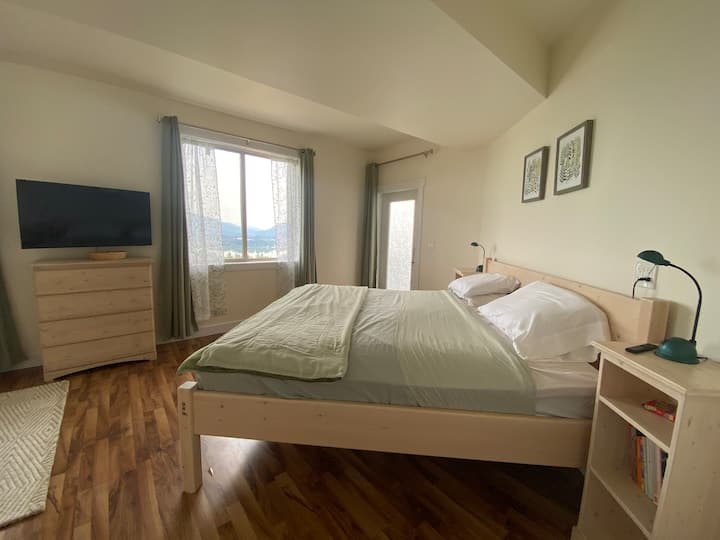 Mountain View Retreat - Cowichan Bay