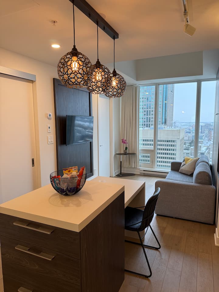 Luxury Condo | 31+ Day Stay At Tour Des Canadiens - LaSalle