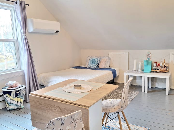 Entire Loft & Privateroom 1king 1queen 1single Bed - Pictou