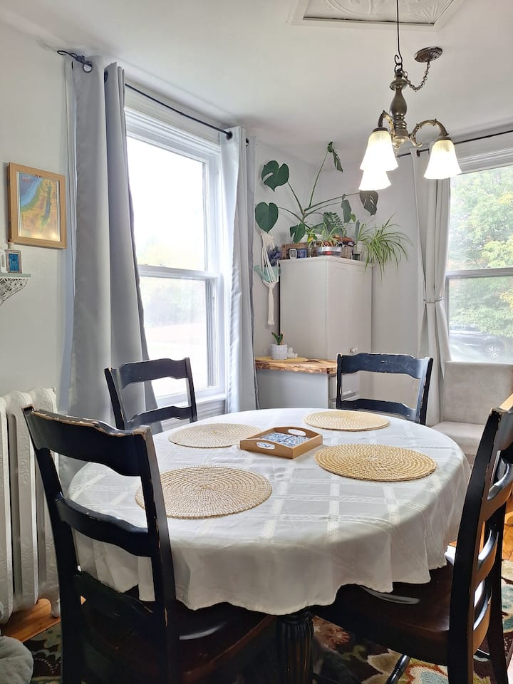 Entire Loft & A Private Room 1 King 1 Queen Bed - New Glasgow