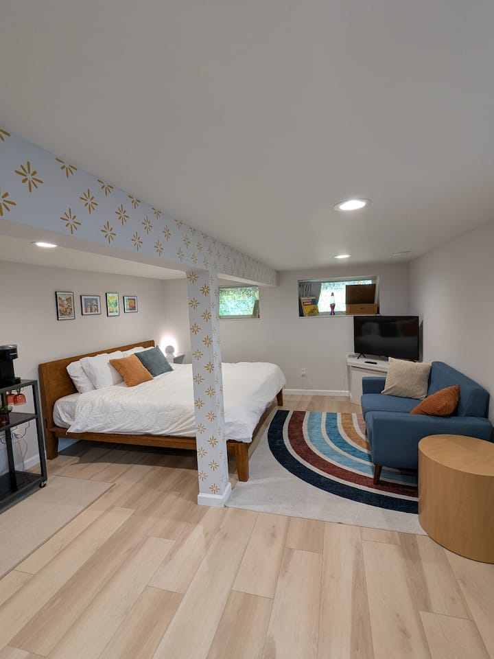 Private Basement Bungalow - Seattle, WA