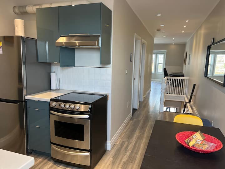 2nd Floor 1 Bedroom Davenport Rd - Mississauga