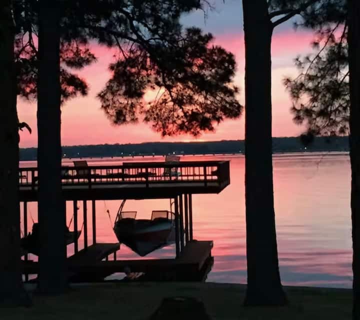 Incredible Lakefront Cabin On Cedar Creek Lake - Log Cabin