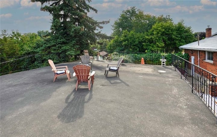 Entire House W/ 2 King Bed - Kingston