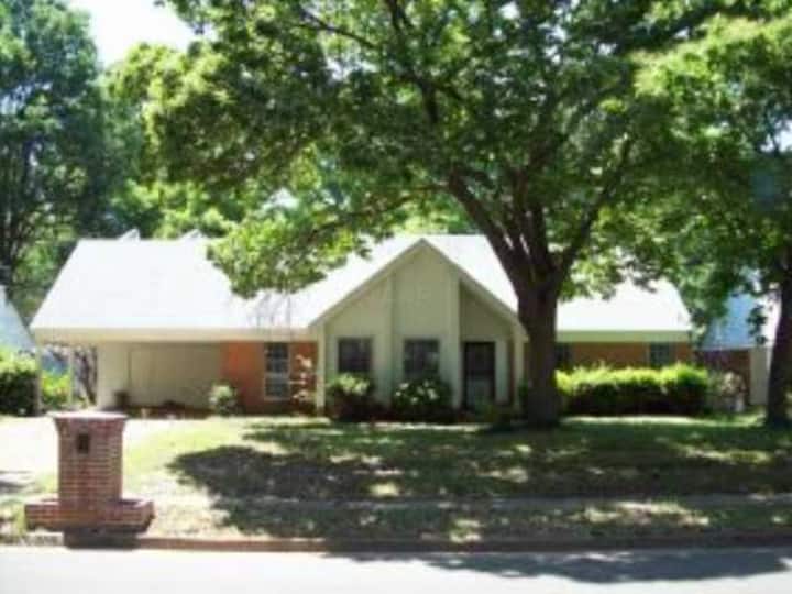 Spacious 4-bedroom Shared House. - Germantown, TN