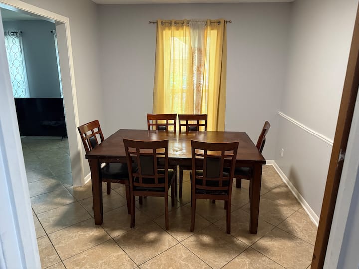 Spacious 5-bedroom Shared House. - Memphis, TN
