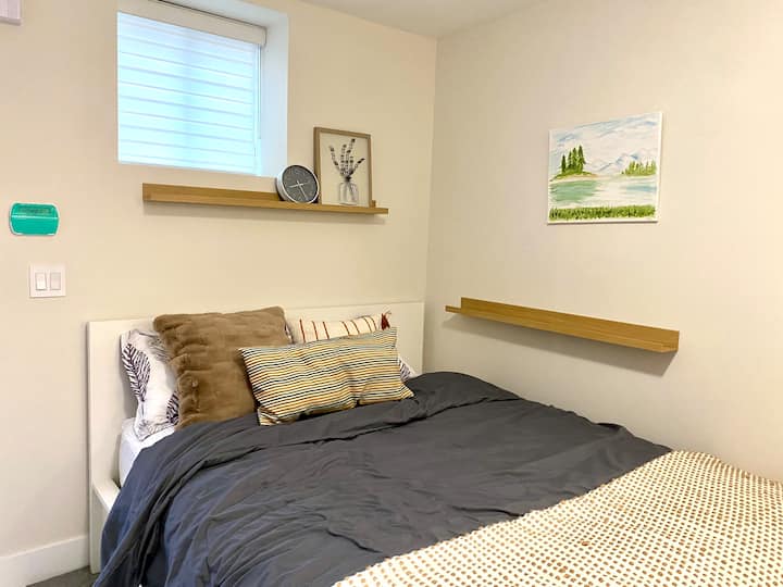 Modern Studio | Easy Transit + Free Parking - Vancouver