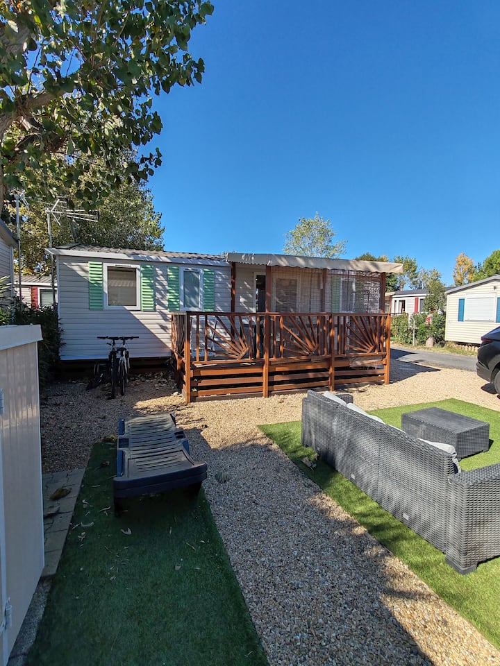 Mobilhome Tout Confort, Camping 4 éToiles. - Vias