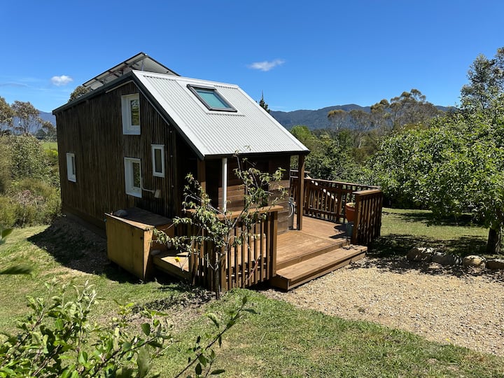 Woodend Retreat - Off Grid Eco Tiny Home - West Coast