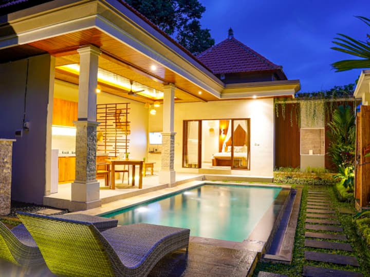 Giri Sari Villa With Balinese Culture In Ubud - Indonesia