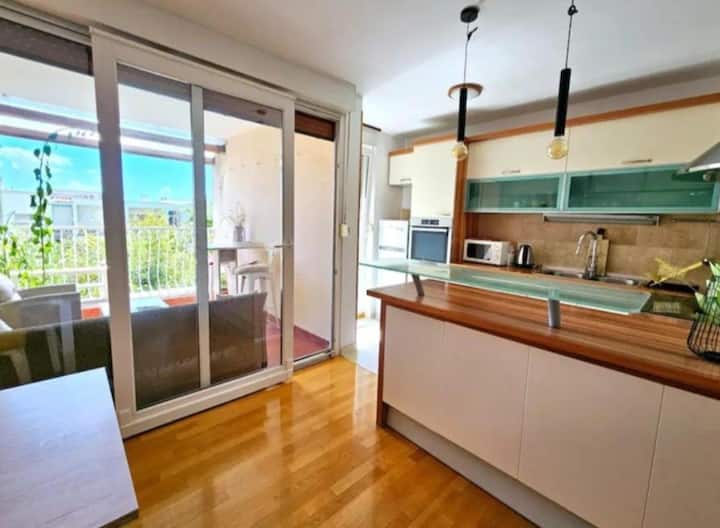 Beautiful Apartment / Walk To Beach - Split