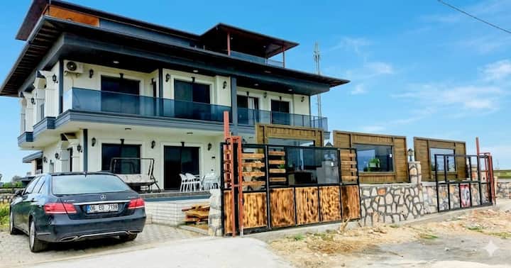Susanoğlu'nda Denize Sıfır Havuzlu Ultralüks Villa - Silifke