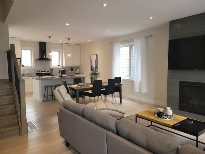 Sunset Vida Beach House - 3 Min Walk To The Beach! - Ontario