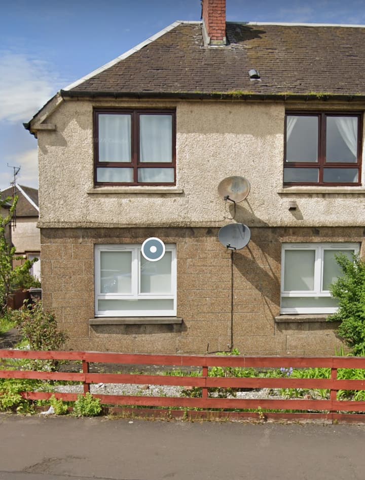 1-bedroom Budget Upstairs Flat - East Kilbride