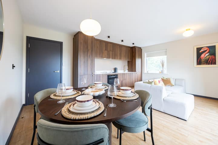 Luxe Life: Quirky 2-bed Stay(co-op Live & Parking) - Oldham