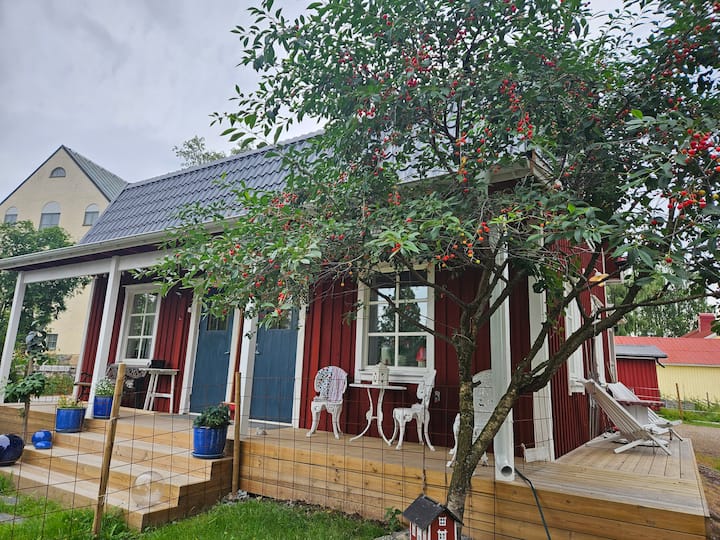 Gårdshus Med Lägenhet Och Stall - Luleå