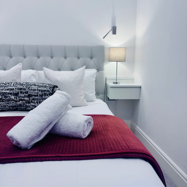 Chambers Residence | 1br | Prime Location - Manchester