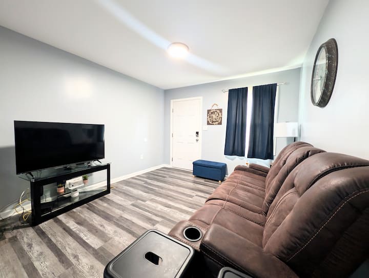 Royal 2br | Nurses & Contractors Near Ft. Campbell - Lake Morris, KY