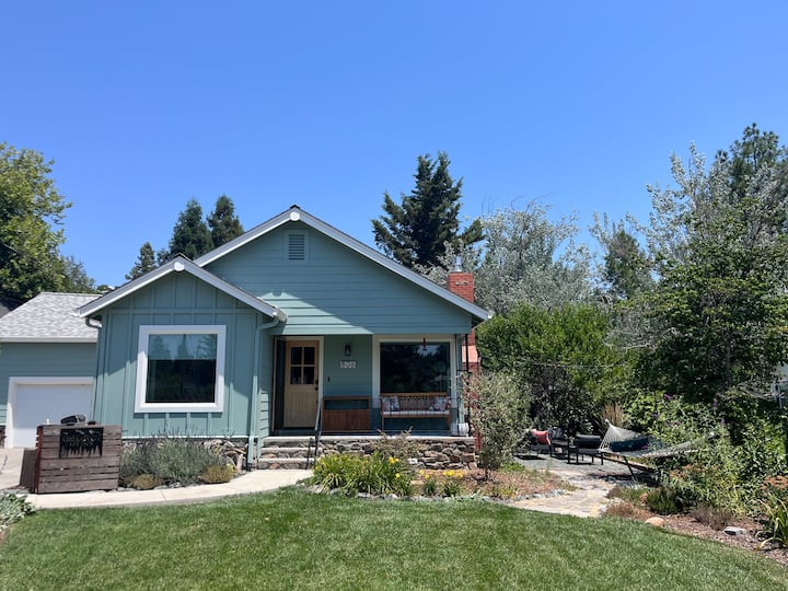 Charming Creekside Home • Walk To Downtown - Grass Valley, CA