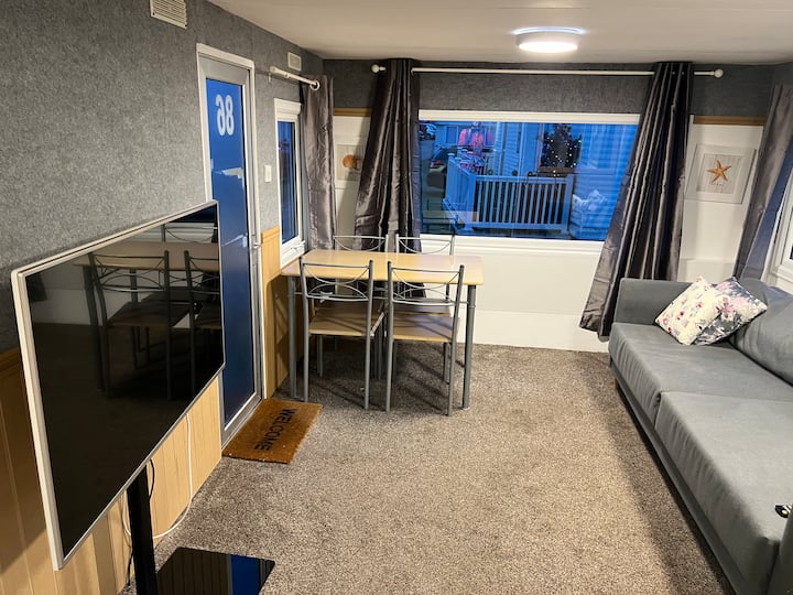 Static Caravan Sleeps Up To 6! - Hemsby