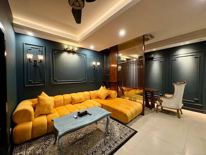 Majestic 2 Bhk | Ps5, Food Street, Balcony & View - Islamabad