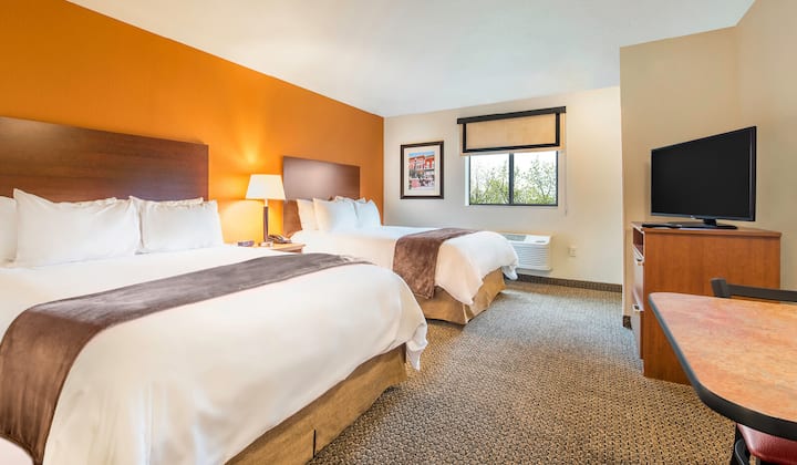 Travel Light - Room W/ Convenient Kitchen Faciliti - Davenport, IA