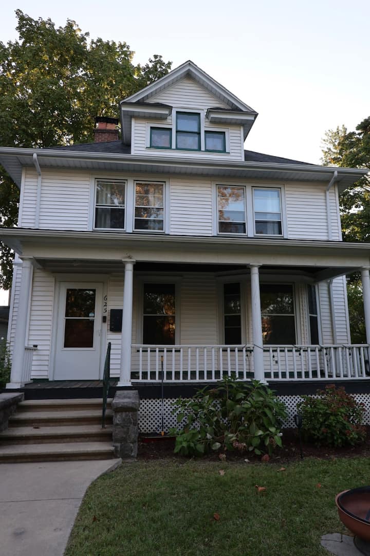 Home In South Bend - South Bend, IN