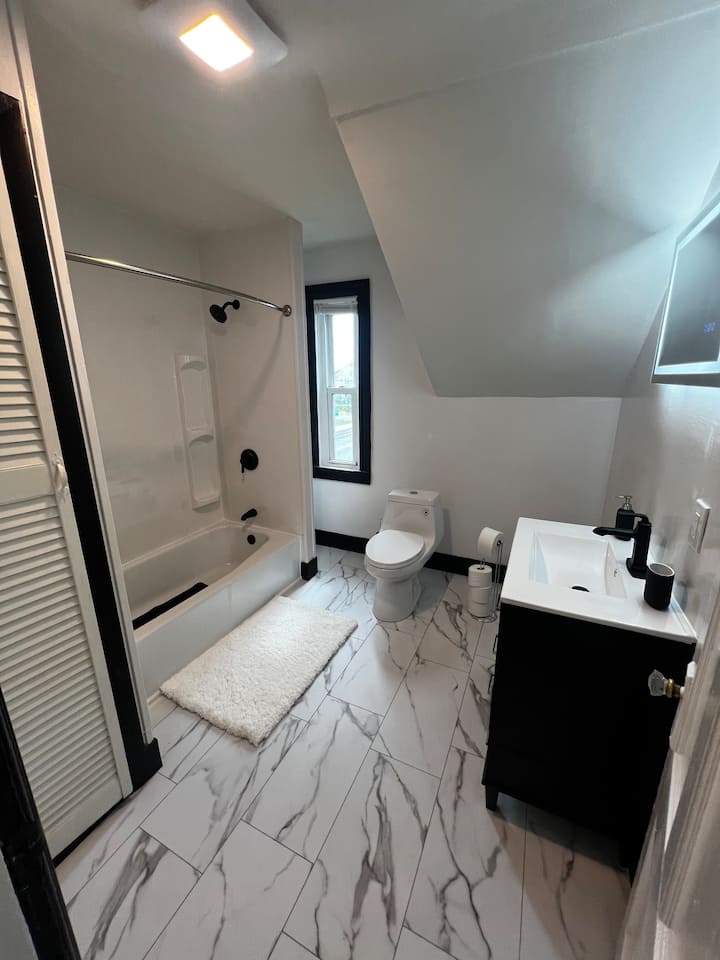 Bright, Comfortable 1-bedroom - Cranston, RI