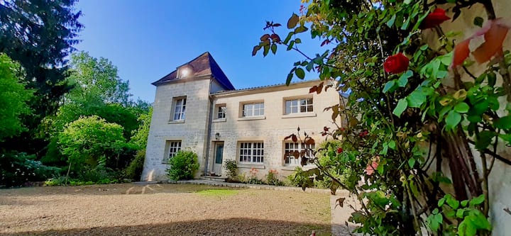 La Tour De Flandre - Hortensia - - Châteauform' La Forteresse de Mello