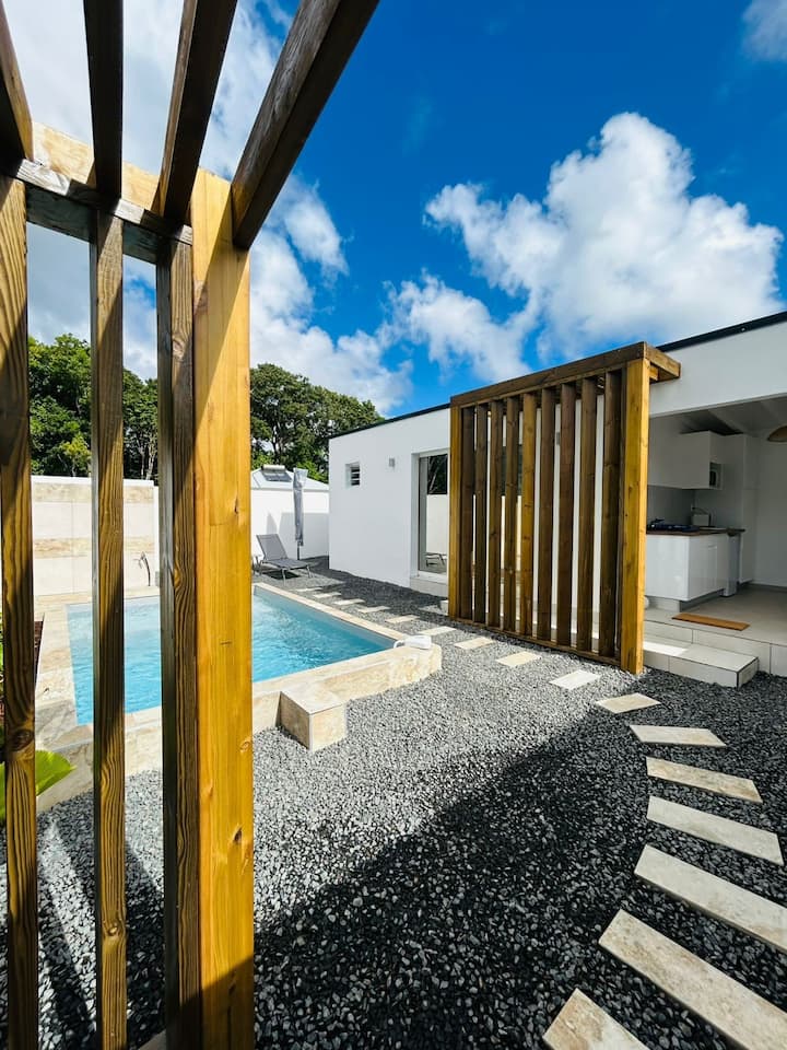 Bungalow De Charme Avec Piscine Privée - Guadeloupe