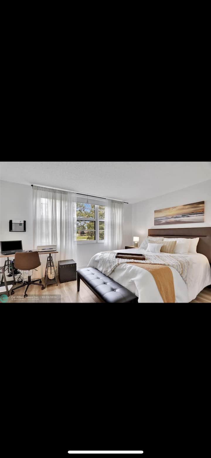 3 Miles From Chase Stadium & 5 Miles From Beaches - Pompano Beach, FL