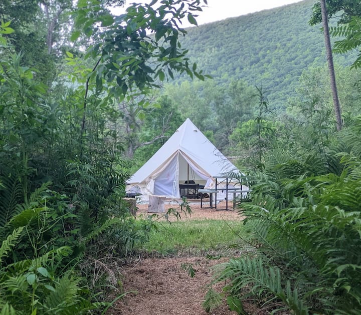 Creekside Glamping W/ Hot Tub & Breakfast Option - Naples, NY