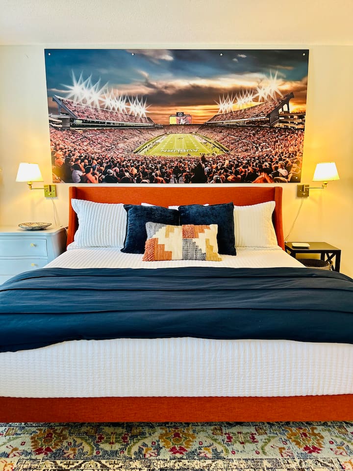 Evie's Endzone- Pet Friendly, Prime Location - Auburn, AL