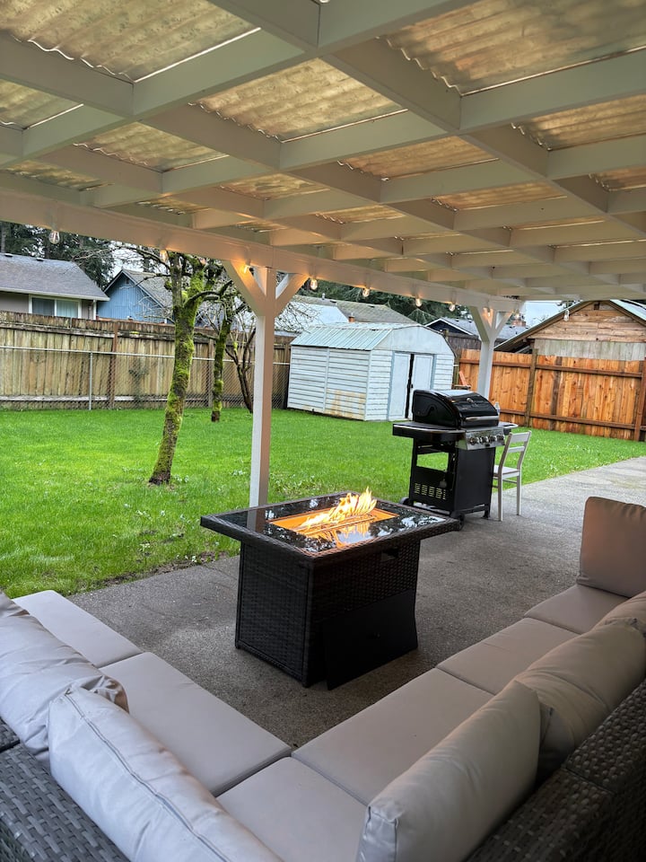 A Cozy Renovated Home - Flaming Geyser State Park, Auburn