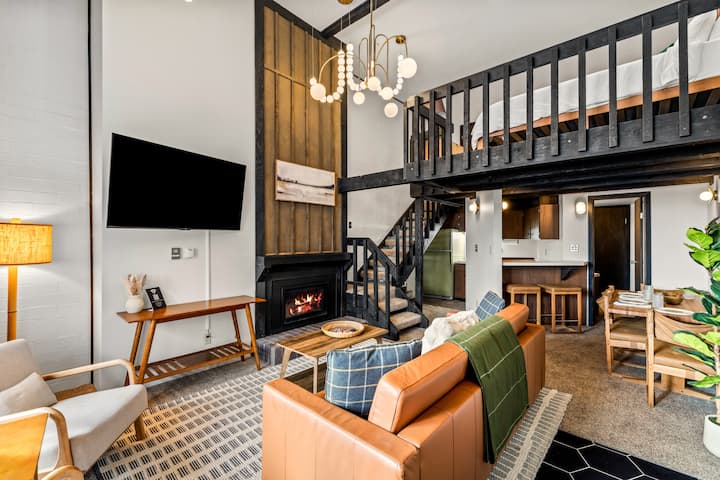Mid Mod Stunner | Ski In & Out | Walk To Dining! - Steamboat Springs, CO