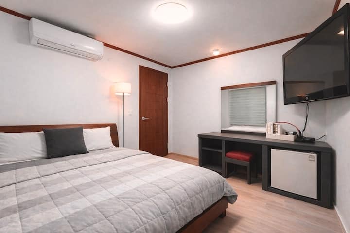 [하이스텔301] 동대문구/단독욕실/레이트체크아웃/얼리체크인/무료짐보관/공항버스 - 신천동