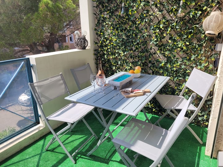 Cozy T1 Climatisé Avec Terrasse & Accès Piscine - Le Lavandou