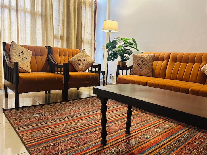 Modern Boutique Stay Near Fortis | Lift + Parking - Sahibzada Ajit Singh Nagar