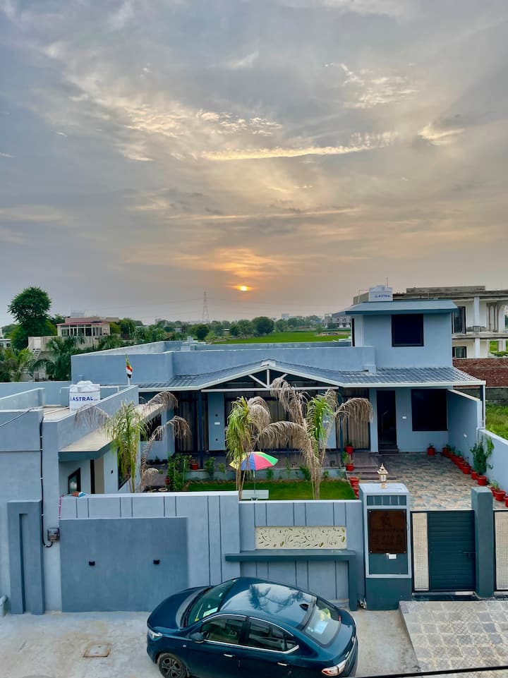 Zenroofs - Pool Farm House - Jaipur