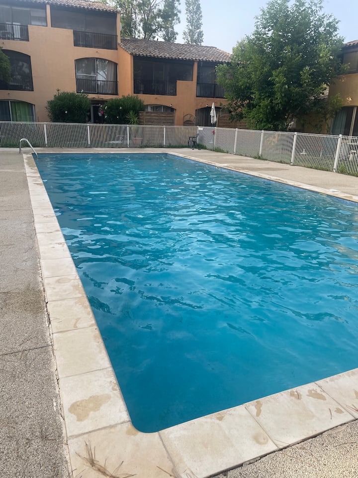 Studio Dans Un Village De Vacances - Arlés