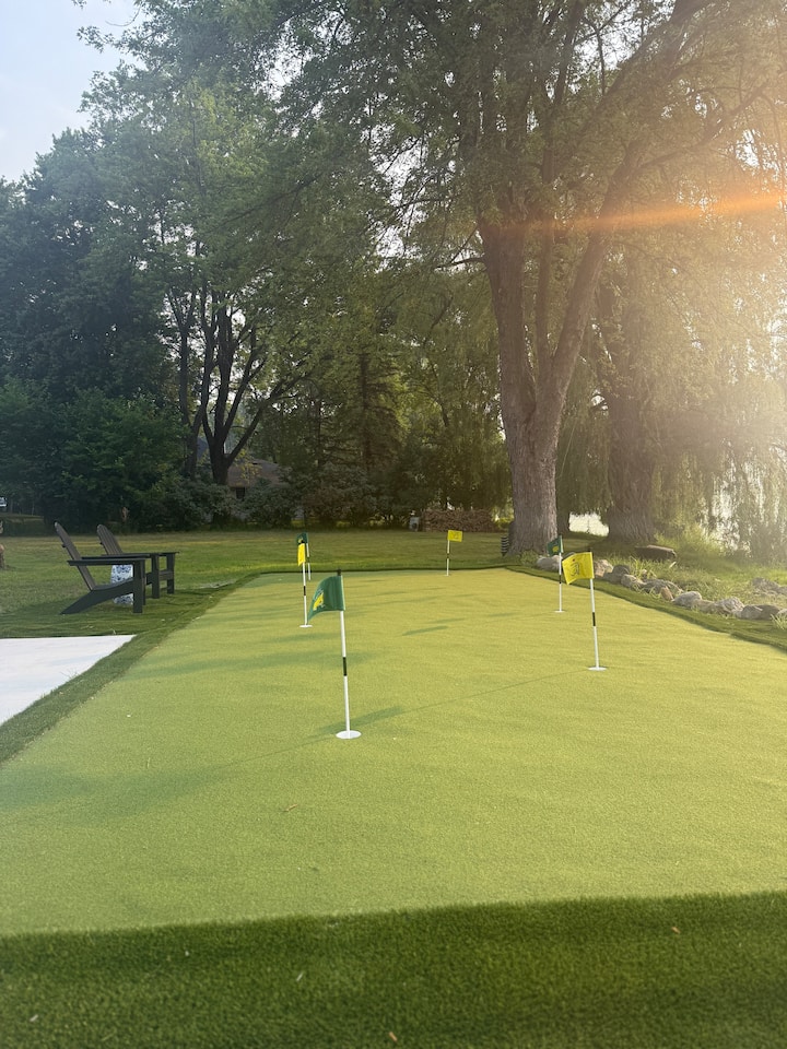 Remodeled Lake Retreat Putting Green, Game Roombar - Green Lake, WI