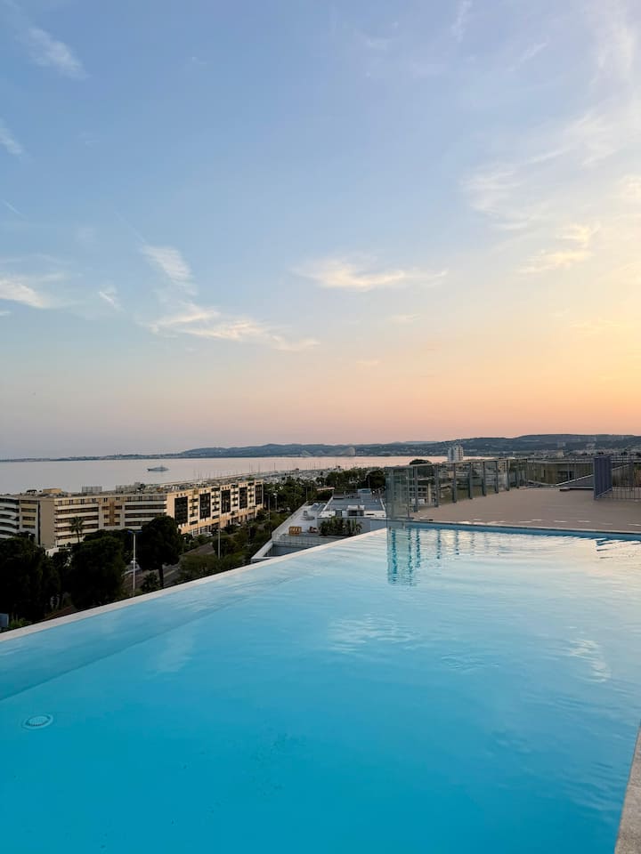 Flat With Pool On Rooftop & Beachfront & Parking - St-Laurent-du-Var