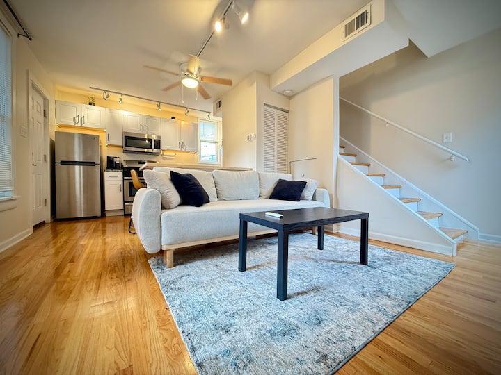 1br/1.5ba Coach House W/garage - Chicago, IL