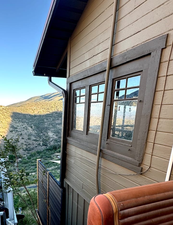 Old School Studios House - Massive Sunroom & Views - Jerome, AZ