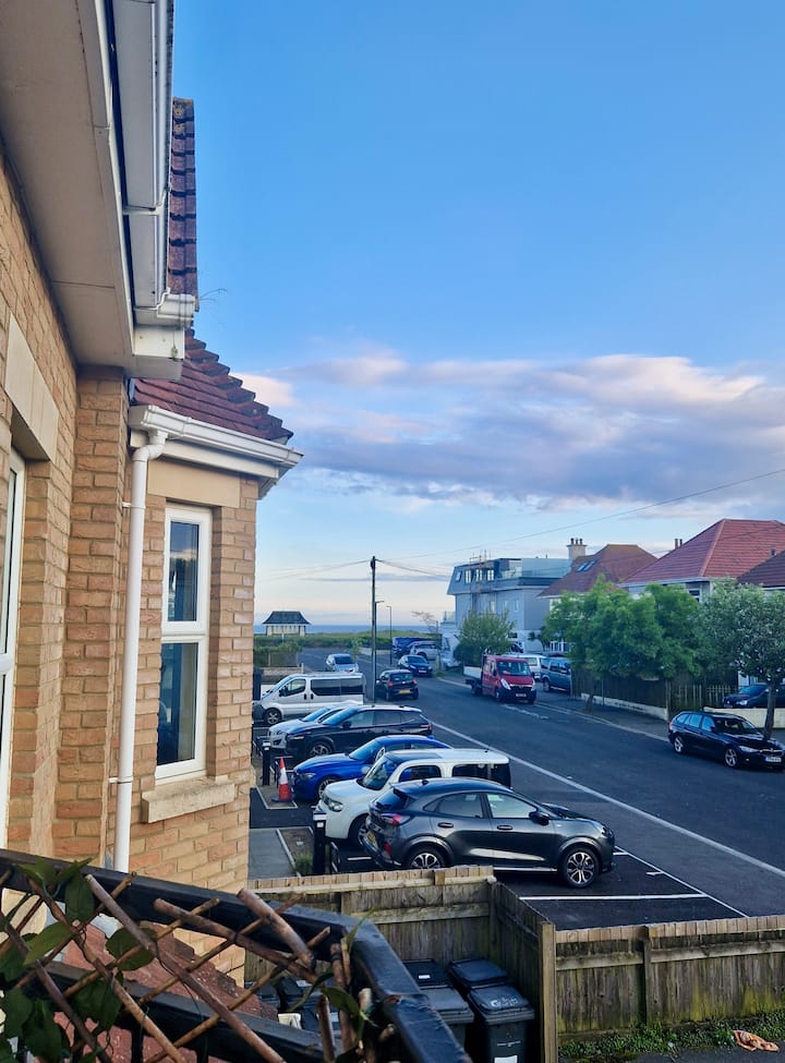 2-bed Flat By The Sea! - Christchurch, UK