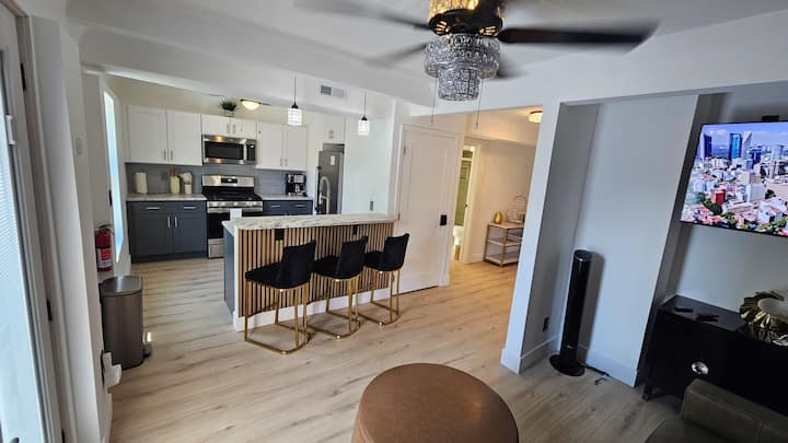 Luxury 4 Bdrm 2 Bth On Larchmere - Cleveland