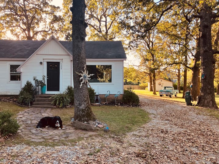 Fayetteville-3/4 Mile From Stadium -Amazing Deck- - Fayetteville, AR